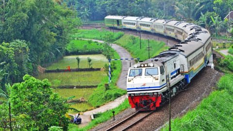 Naik Kereta Api, Upaya Untuk Kurangi Pemanasan Global | Headline.co.id