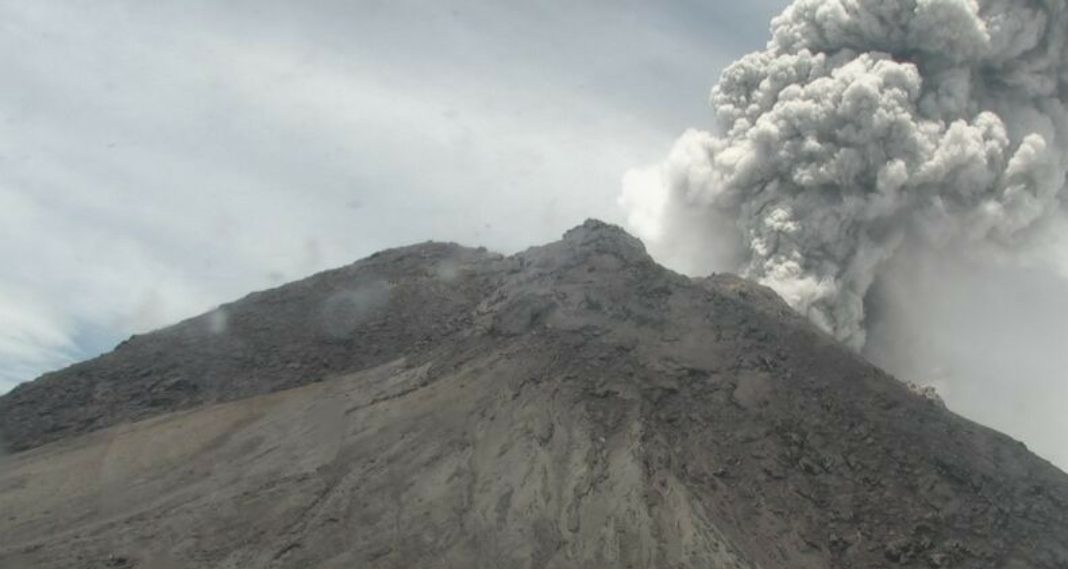 Gunung Merapi Erupsi, Letusannya Mencapai 5.000 Meter | Headline.co.id