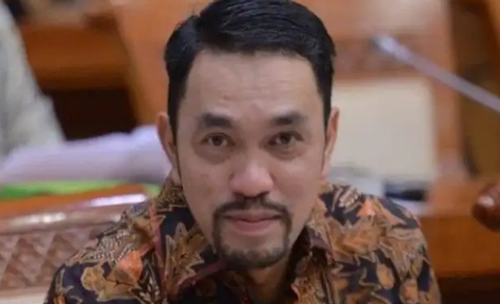 Ahmad Sahroni Anggota DPRD DKI Jakarta Alias Crazy Rich Priok Minta ...