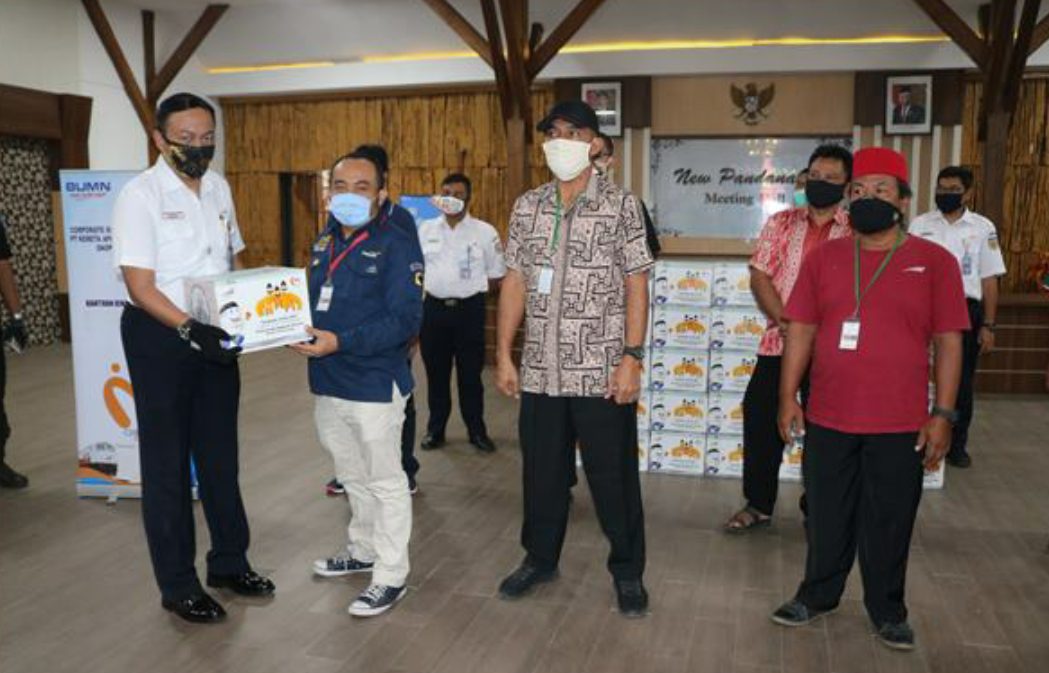 Dampak Covid-19, PT KAI Daop 4 Semarang Salurkan 700 Paket Sembako ...