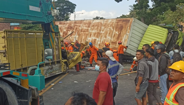 Update! Kecelakaan Tragis di Sedayu: Empat Truk Bertabrakan, Dua Korban Tewas di Lokasi ...