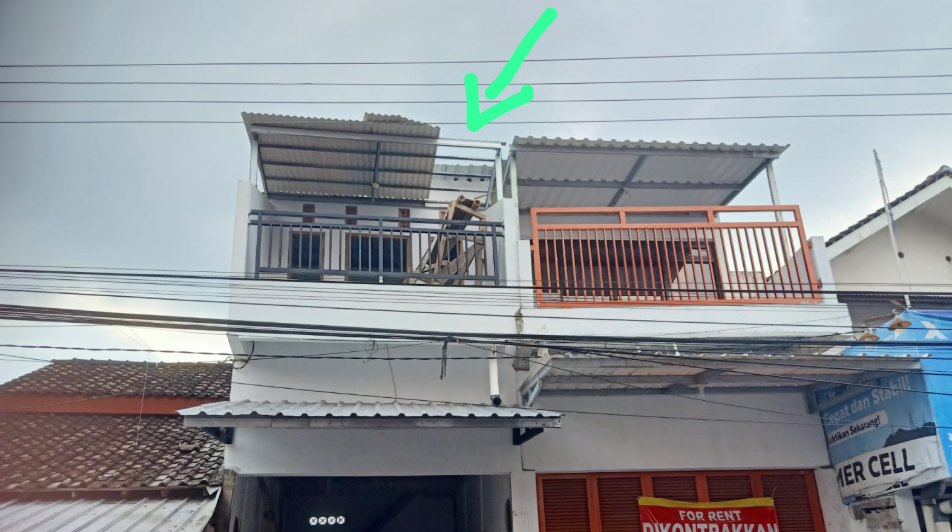 Pekerja Tersengat Listrik Saat Pasang Atap Rumah di Karangwaru, Korban Luka dan Dilarikan ke ...